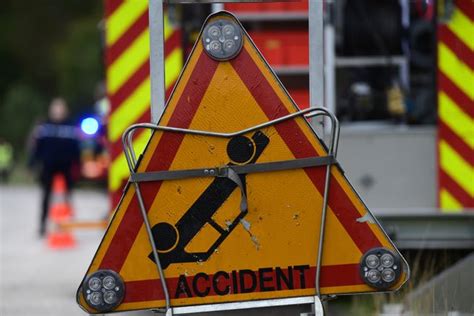 Un motard grièvement blessé dans une collision avec une voiture