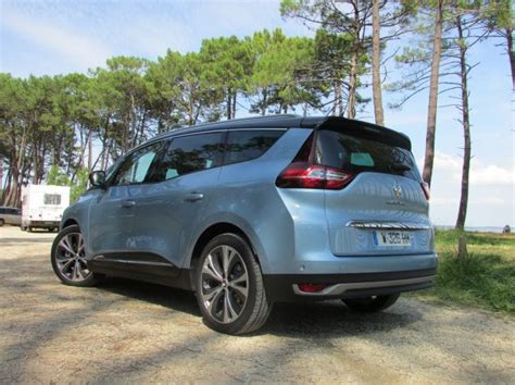 Renault Grand Scénic 2016 prova su strada del monovolume 7 posti
