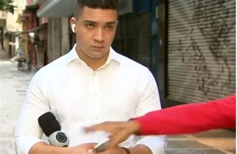 Repórter sofre tentativa de assalto ao entrar ao vivo FOLHAMAX