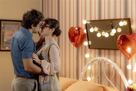 Fam Lia Tudo J Piter Interrompe Noite Rom Ntica Entre Lupita E Guto