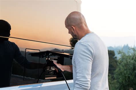 Self Hitching Electric Travel Trailer Pebble Flow Can Deploy At The