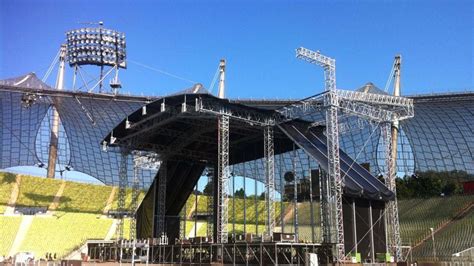 gewaltige Showbühne für Helene Fischers Stadion Tournee ist aufgebaut