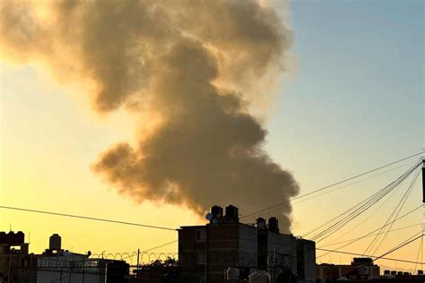 Se incendia bodega en Plaza Oasis en el Centro de la CDMX evacúan a