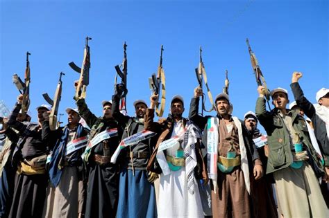 Les rebelles yéménites revendiquent l attaque de deux navires en mer
