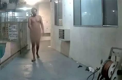 Homem Nu Aterroriza Complexo De Apartamentos Na Rea De Los Angeles
