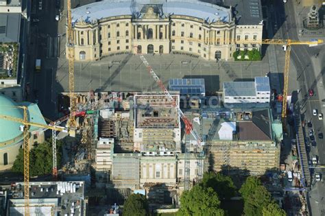 Berlin von oben Umbau und Sanierung des Gebäudes der Staatsoper Unter