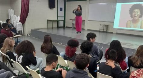 Saúde mental na adolescência é tema de palestra na rede municipal de