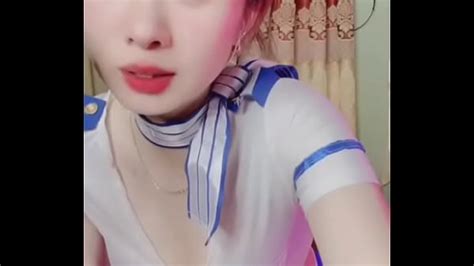 Em gái xinh tươi trắng trẻo livestream khoe hàng Sex Việt