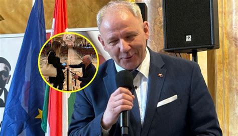 Protasiewicz oświadczył się młodej studentce Teraz odsłania kulisy o2