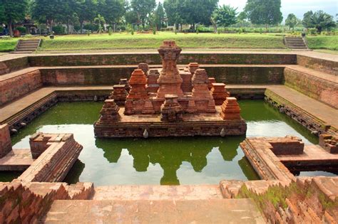 10 Candi Peninggalan Kerajaan Majapahit Beserta Gambarnya