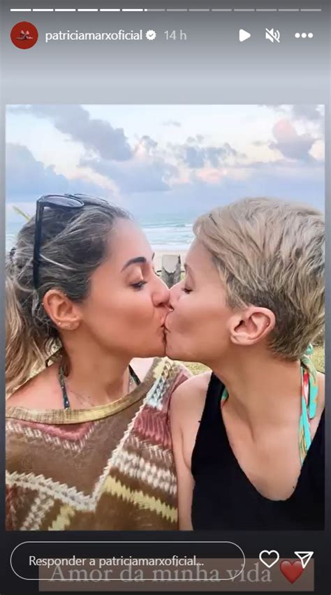 Ex Trem da Alegria Patrícia Marx dá beijão na namorada e se declara Amor