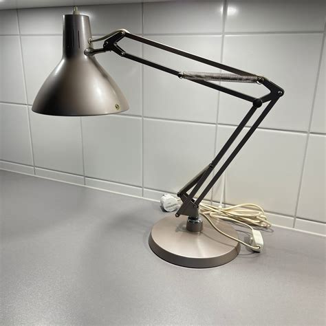 Se produkter som liknar Arbetslampa LUXO Modell L 2 på Tradera