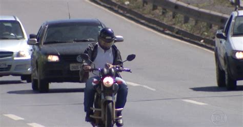 Brasil Registrou 28 Multas Por Uso De Celular Ao Volante A Cada Hora Em