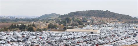 Así está la campa de almacenaje de coches de Ford en Cheste
