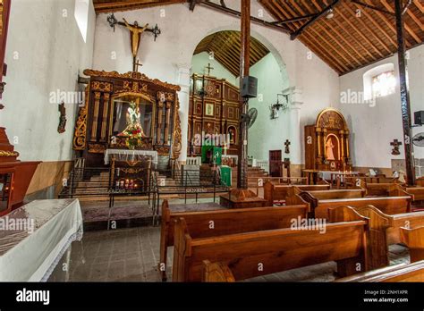 El Interior De La Iglesia De San Felipe O Iglesia Del Cristo Negro En