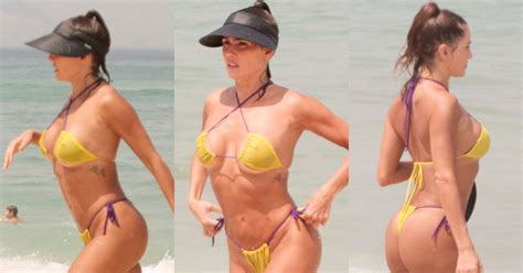 Corpo de Deborah Secco em biquíni rouba a cena em fotos na praia em 10