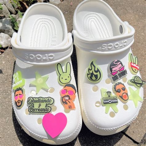 Total 118 Imagen Crocs Bad Bunny Abzlocal Mx