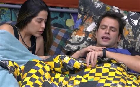 No BBB 22 Laís e Gustavo percebem que Arthur manipula informações