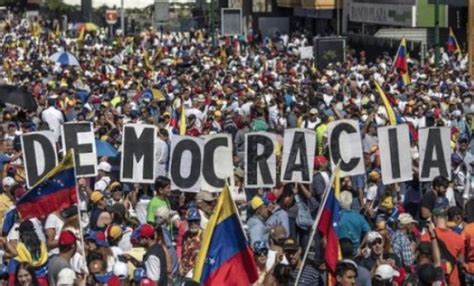 Carlos Sánchez Retorno a la democracia depende de libertad y vida de