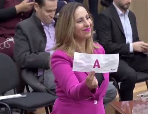 Tu primer apellido comienza con la letra A Serás funcionario de