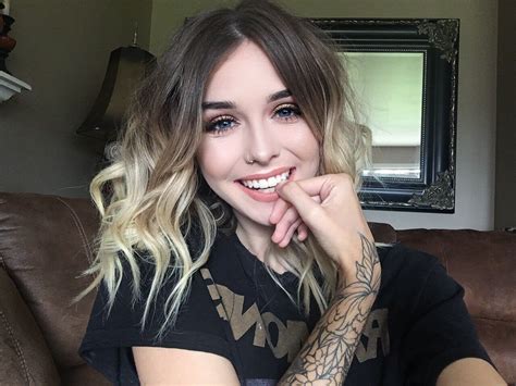 Acacia Brinley Acacia Brinley Clark Acacia Clark Wig Hairstyles Wavy Curly Hair Hair Styles