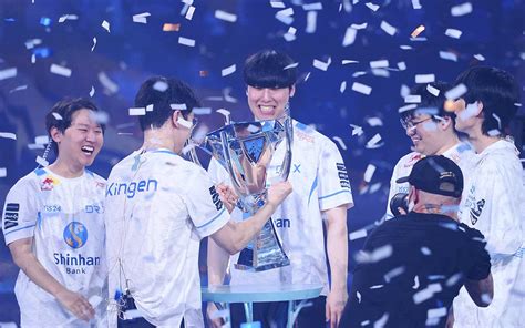 Deft Y Drx Vencen A Faker Y T Para Convertirse En Campeones De