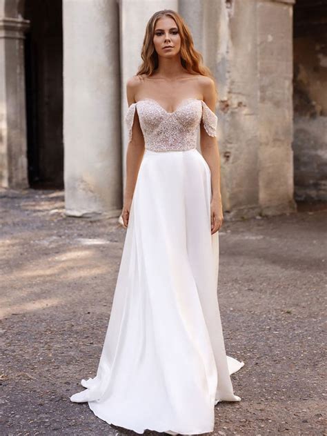 Abito Da Sposa Semplice In Tulle Con Spalle Scoperte Maniche Corte In