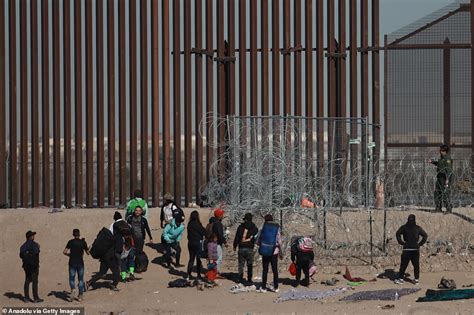 Texas Escalates Feud With Feds As It Offers Razor Wire To Ranchers