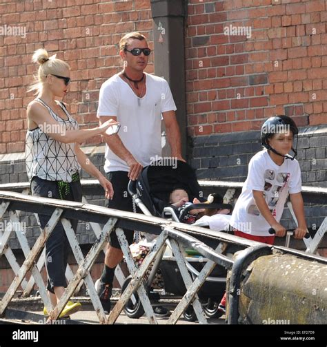 Gwen Stefani Y Su Esposo Gavin Rossdale Junto Con Sus Tres Hijos