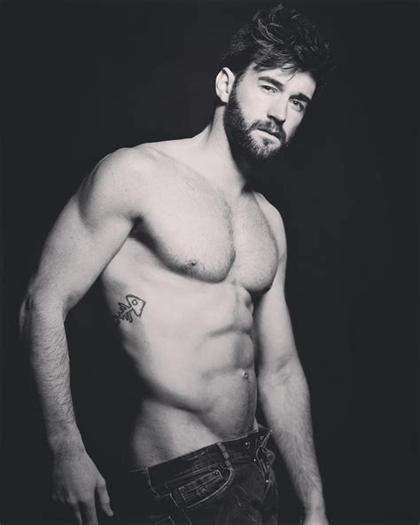 Woody Fox Woodyfox Official Instagram Photos And Videos