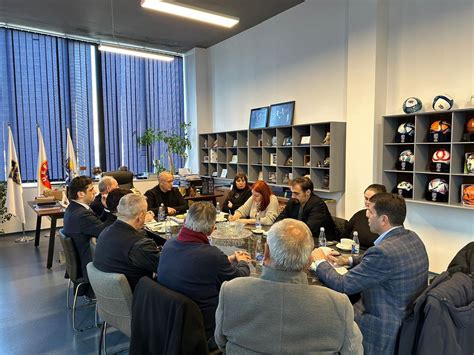 Deputet e Kuvendit të Kosovës vizitojnë FFK në diskutohet për Ligjin e