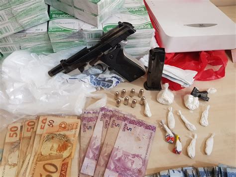 Policiais prendem 10 pessoas e apreendem arma e drogas em Bragança