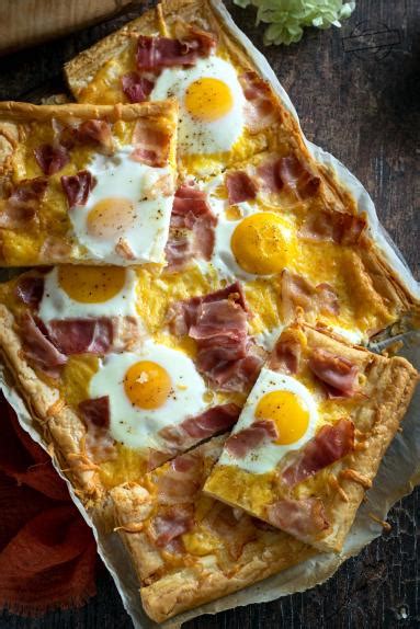 Przepis Na Ciasto Francuskie Z Serem Cheddar Jajkiem Sadzonym I