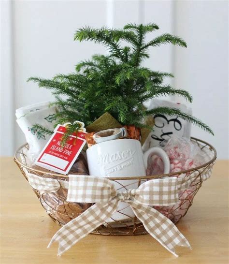 33 Themed Christmas Basket Ideas 15 Christmas Baskets Christmas