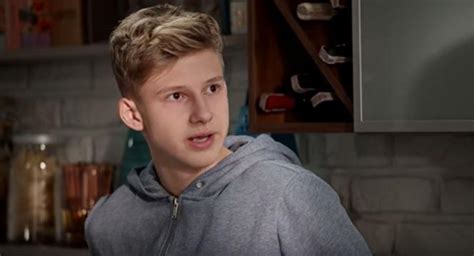 Pierwsza Mi O Odc Opis Streszczenie Tomek M Ci Si Na