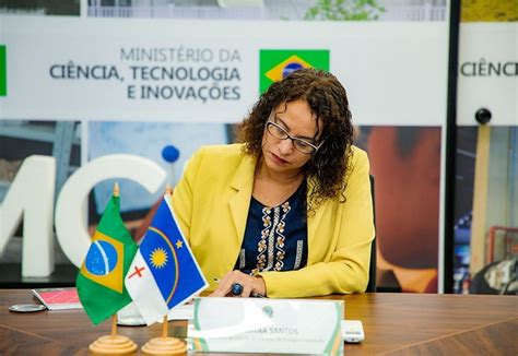 Ministra da Ciência e Tecnologia anuncia concurso de 814 vagas para