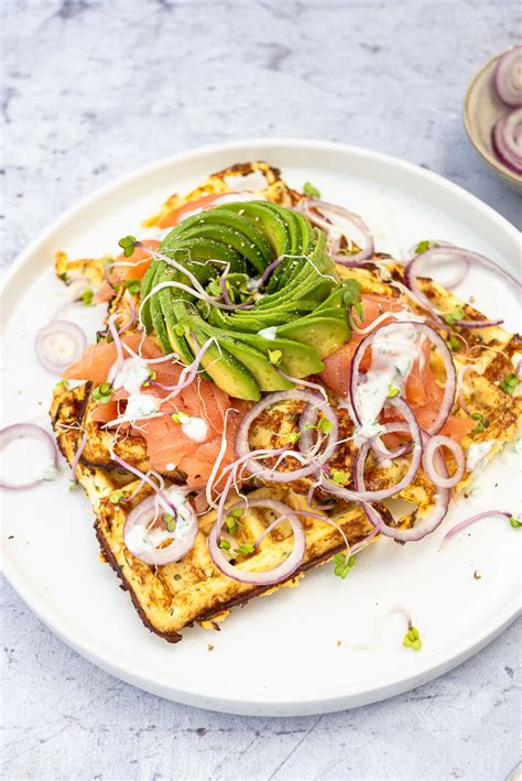 Bloemkool Wafels Met Gerookte Zalm En Avocado Mind Your Feed