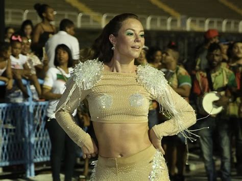 Paolla Oliveira Rainha De Bateria Da Grande Rio Arrasa Em Noite De