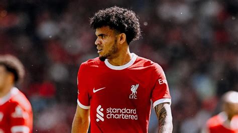 Luis Díaz recibe dorsal histórico de Liverpool ClaroSports