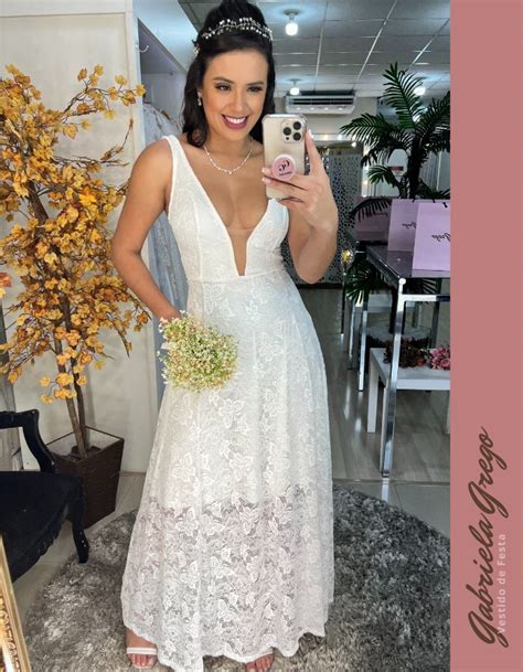 Vestido Longo Branco em Renda Veneza Alça nas Costas e Decote Profundo