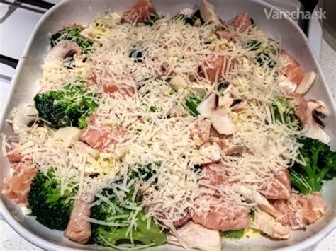 Zapekaná brokolica s lososom šampiňónmi a smotanou recept Varecha sk