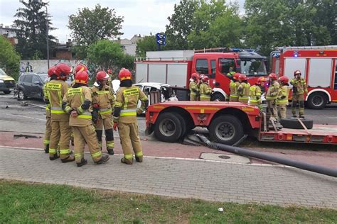 Karambol z udziałem 10 pojazdów w Bydgoszczy Sześć osób w szpitalu