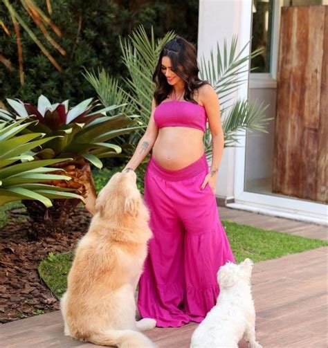 Bruna Biancardi exibe barrigão na web Celebridades O Dia