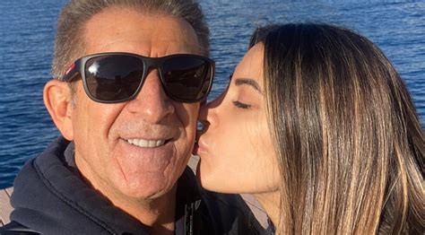 Ezio Greggio Insultato Sul Web Per La Storia Con Romina Risponde A