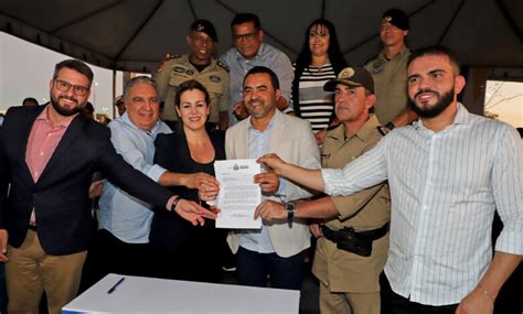 Governador Wanderlei Barbosa participa de passagem de comando do 6º