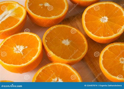 Muchas Mitades De Naranjas En Tablero De Madera Sobre Fondo De Fruto De