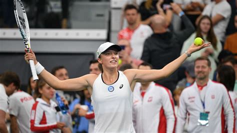 Świątek rozbiła Buzarnescu Polska prowadzi w Billie Jean King Cup
