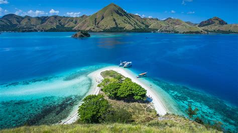 Kelor Island Striking White Beaches To Relax Hello Flores