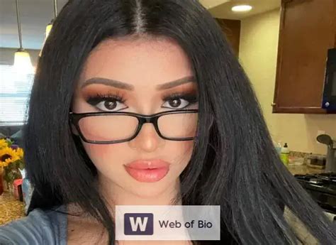 Who Is Model Liliana Hearts Her Age Birthday And More