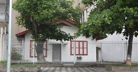 Última casa de madeira da avenida Atlântica em Balneário Camboriú